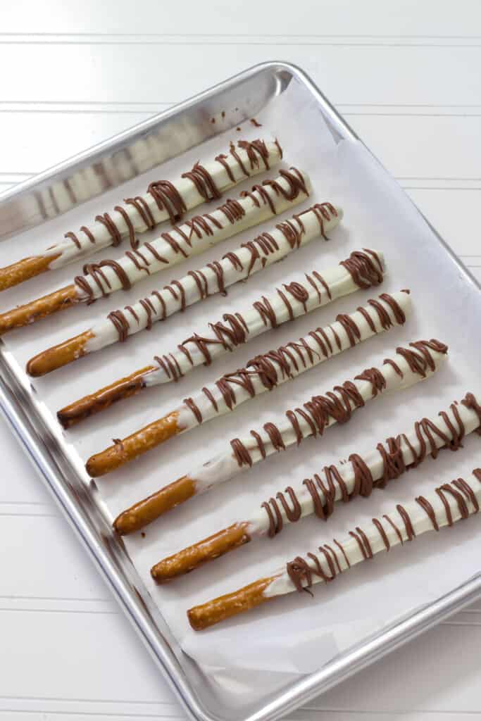 Chocolate Covered Pretzel Rods (Easy Homemade Treat) - Mindy's Cooking ...