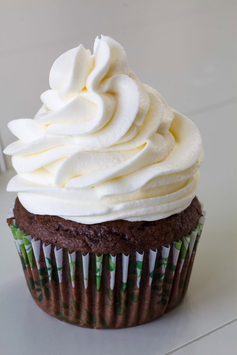 Cool Whip Cream Cheese Frosting (Easy 4-Ingredient Recipe) - Mindy's ...