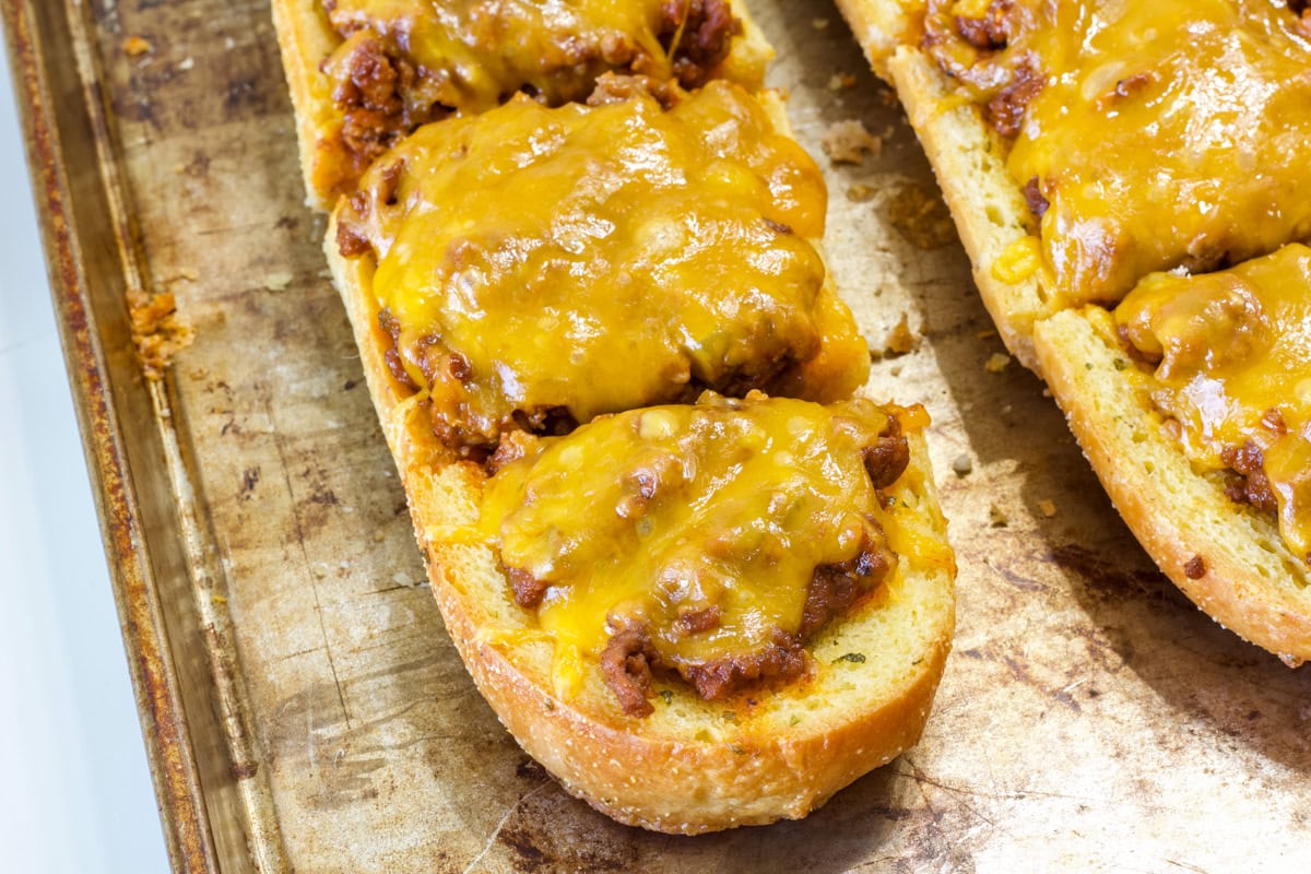 Sloppy Joe Garlic Bread (Easy 25-Minute Recipe) - Mindy's Cooking Obsession