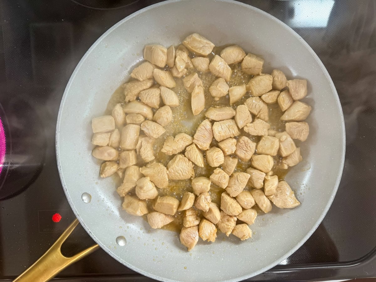 Easy Pineapple Chicken Stir Fry (Ready in 30 Minutes) - Mindy's Cooking ...