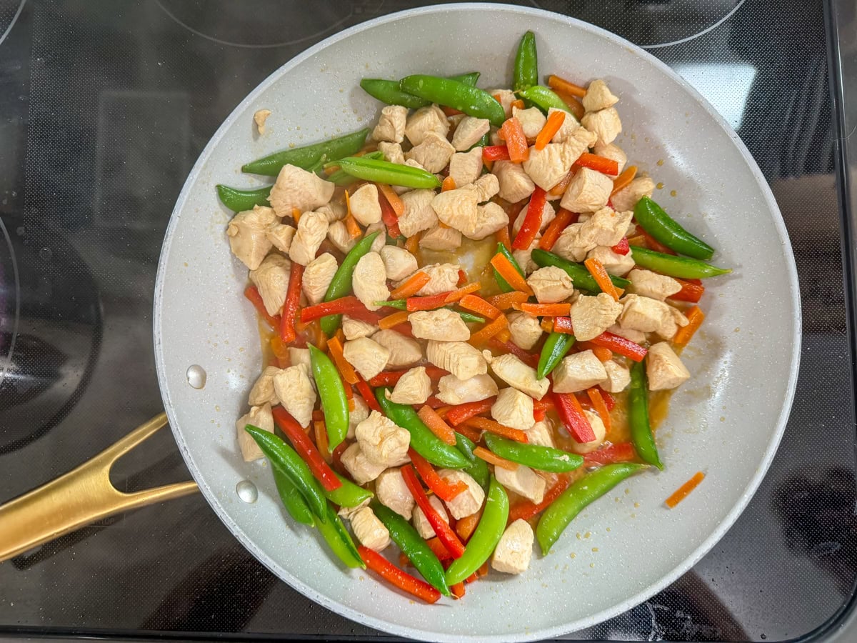 Easy Pineapple Chicken Stir Fry (Ready in 30 Minutes) - Mindy's Cooking ...